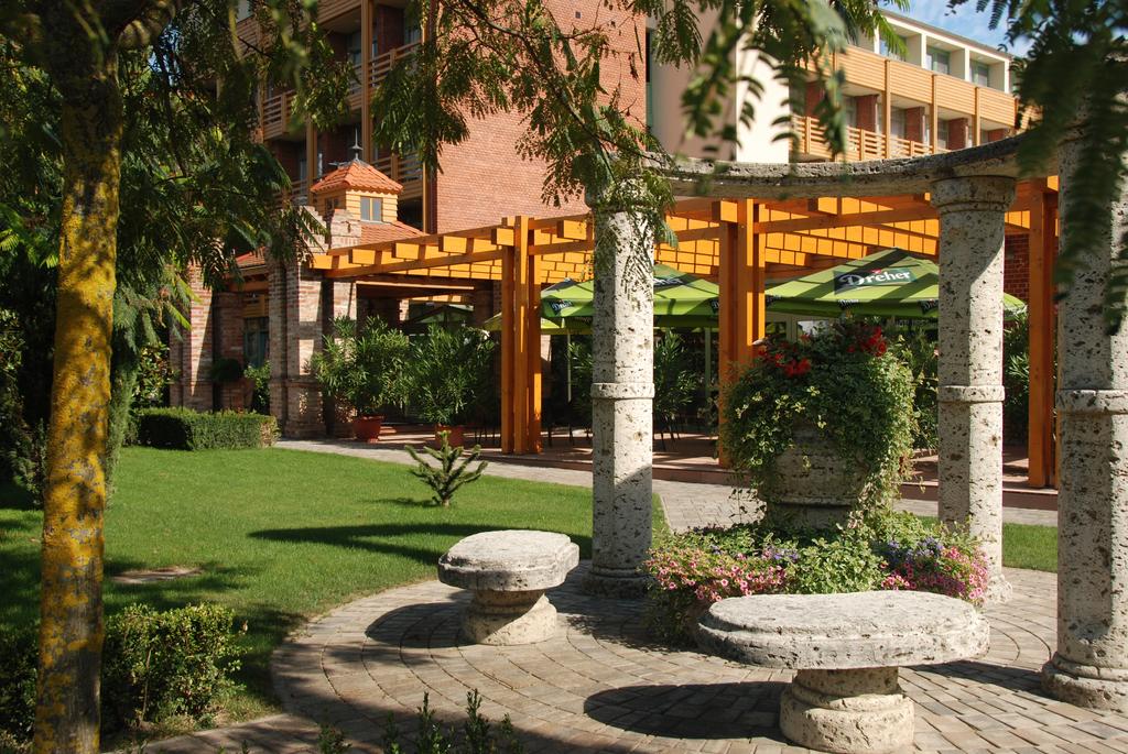 Harkanj Banja & Pečuj | Online Travel